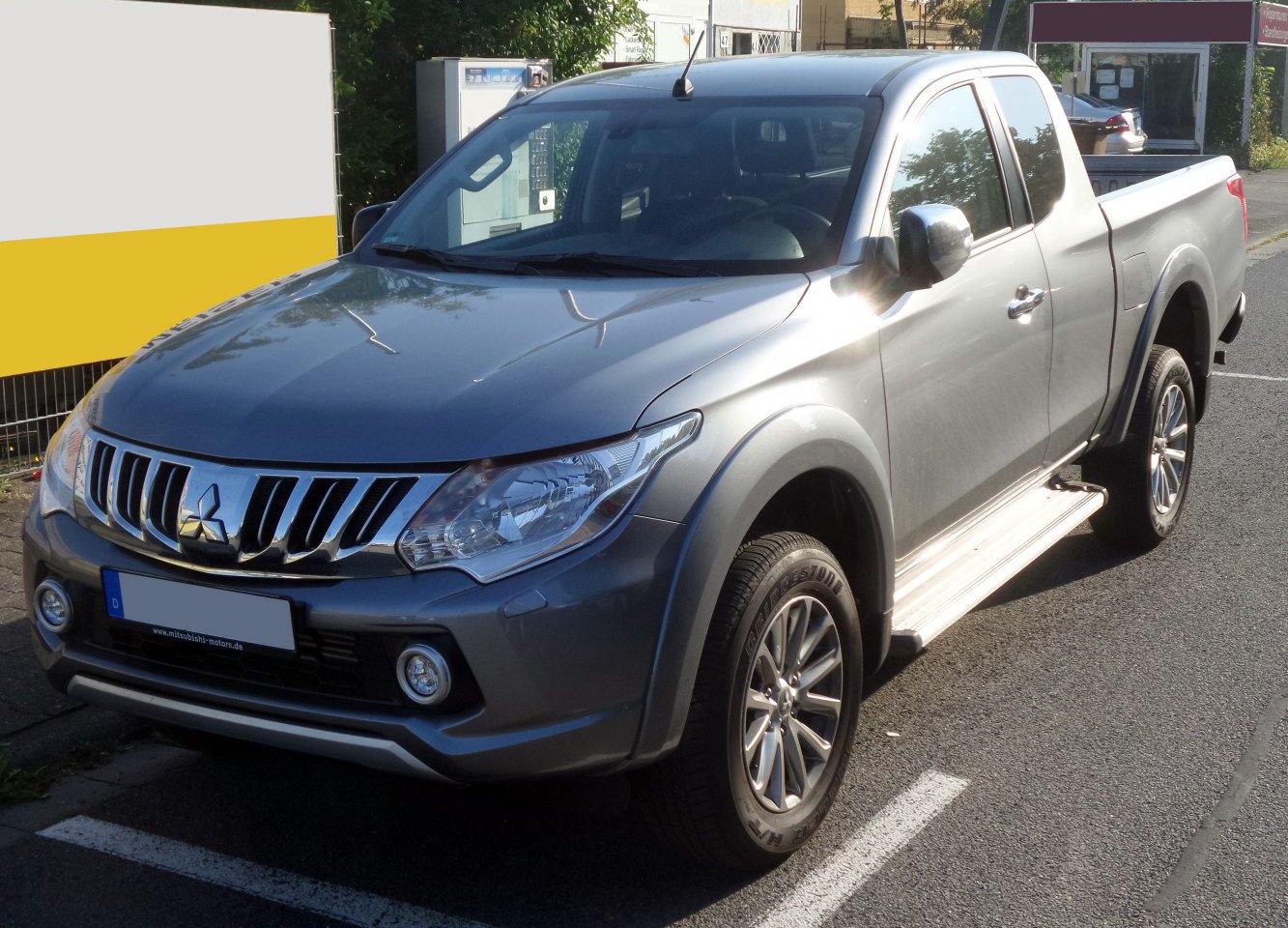 Mitsubishi L200 technical specifications and fuel economy
